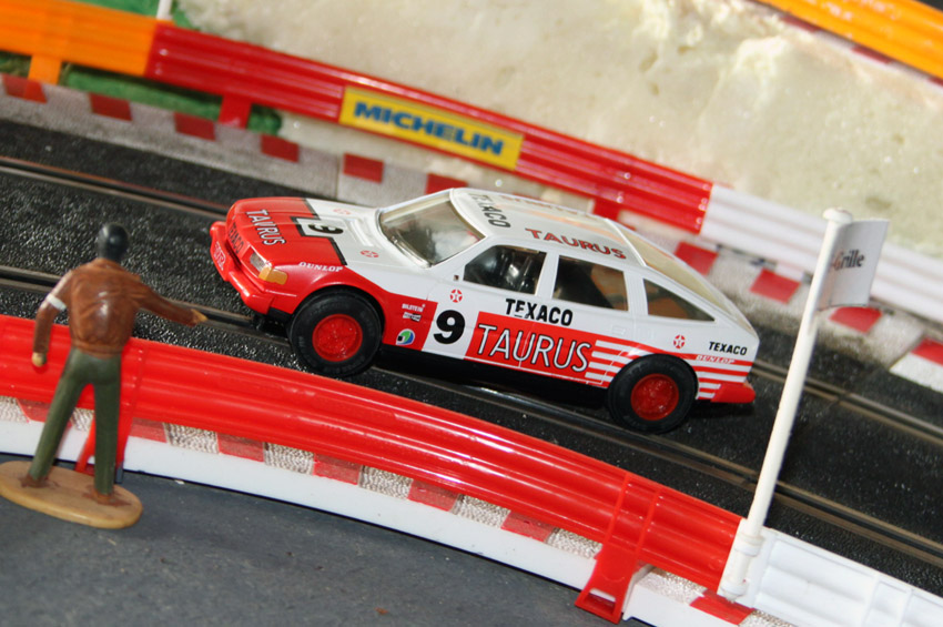 Essai Vintage : Rover 3500 Scalextric - 1/32eme - Recherche - Circuits ...