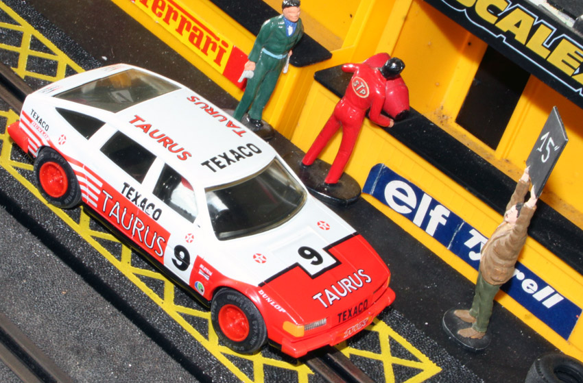 Essai Vintage : Rover 3500 Scalextric - 1/32eme - Recherche - Circuits ...