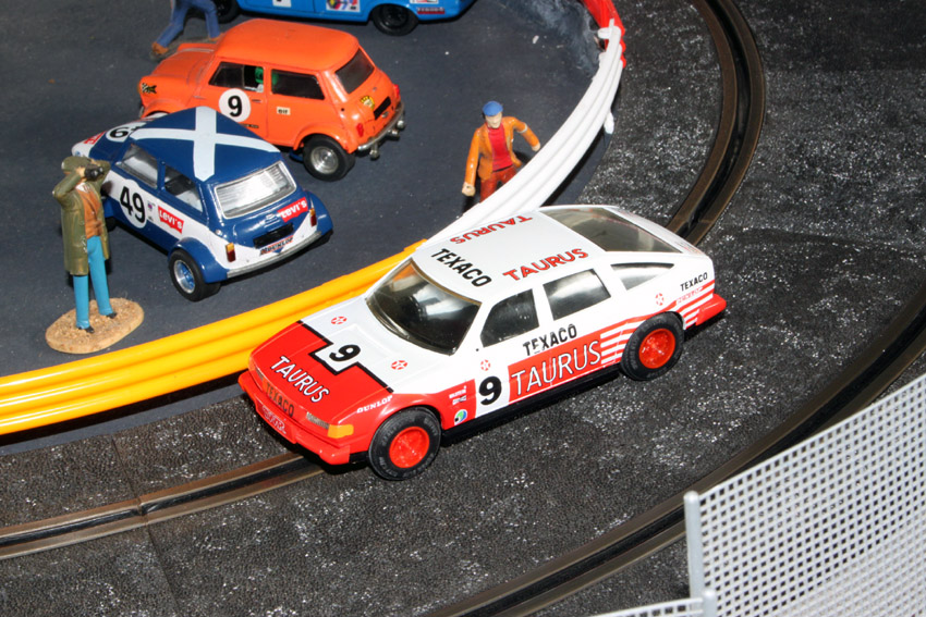 Essai Vintage : Rover 3500 Scalextric - 1/32eme - Recherche - Circuits ...